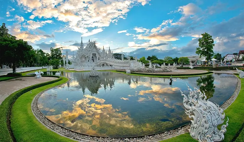 Chiang Rai Hot Spring + White Temple + YAYO Farm Cafe + Akha FarmVille ...