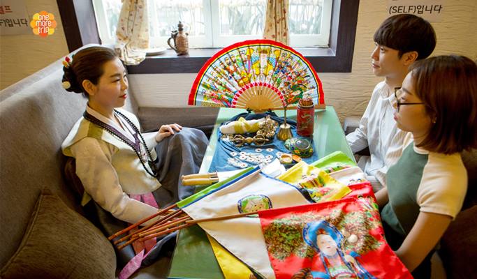 Traditional Korean Fortune-telling Experience in Hongdae, Seoul - Trazy ...
