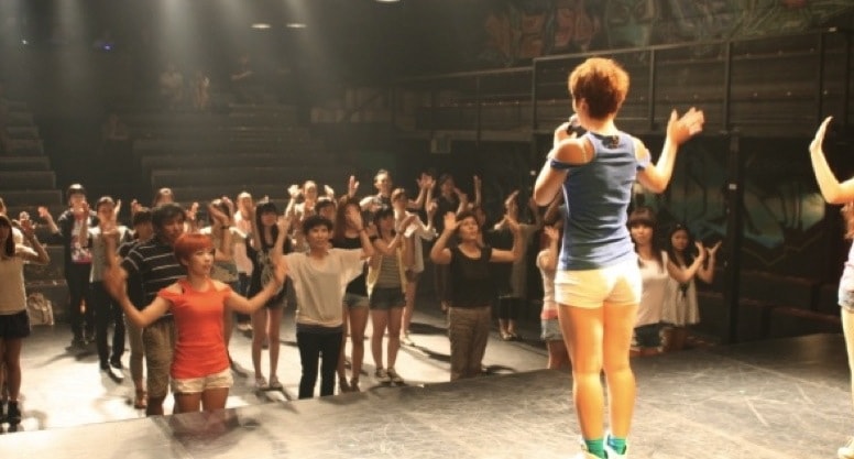 Learn the latest hot K-pop moves! - Trazy, Korea's #1 Travel Shop