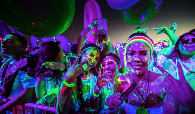 Neon party store